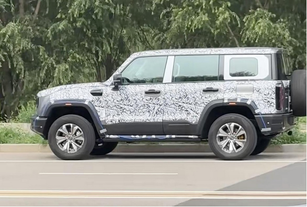 【大话汽车】全新BJ40“改头换面”，坦克300真的悬了？